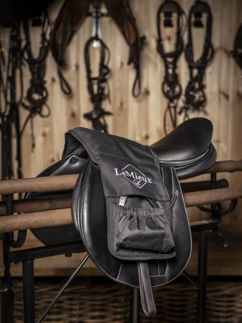LeMieux Vector Stirrup Cover black - Oldwick Saddlery